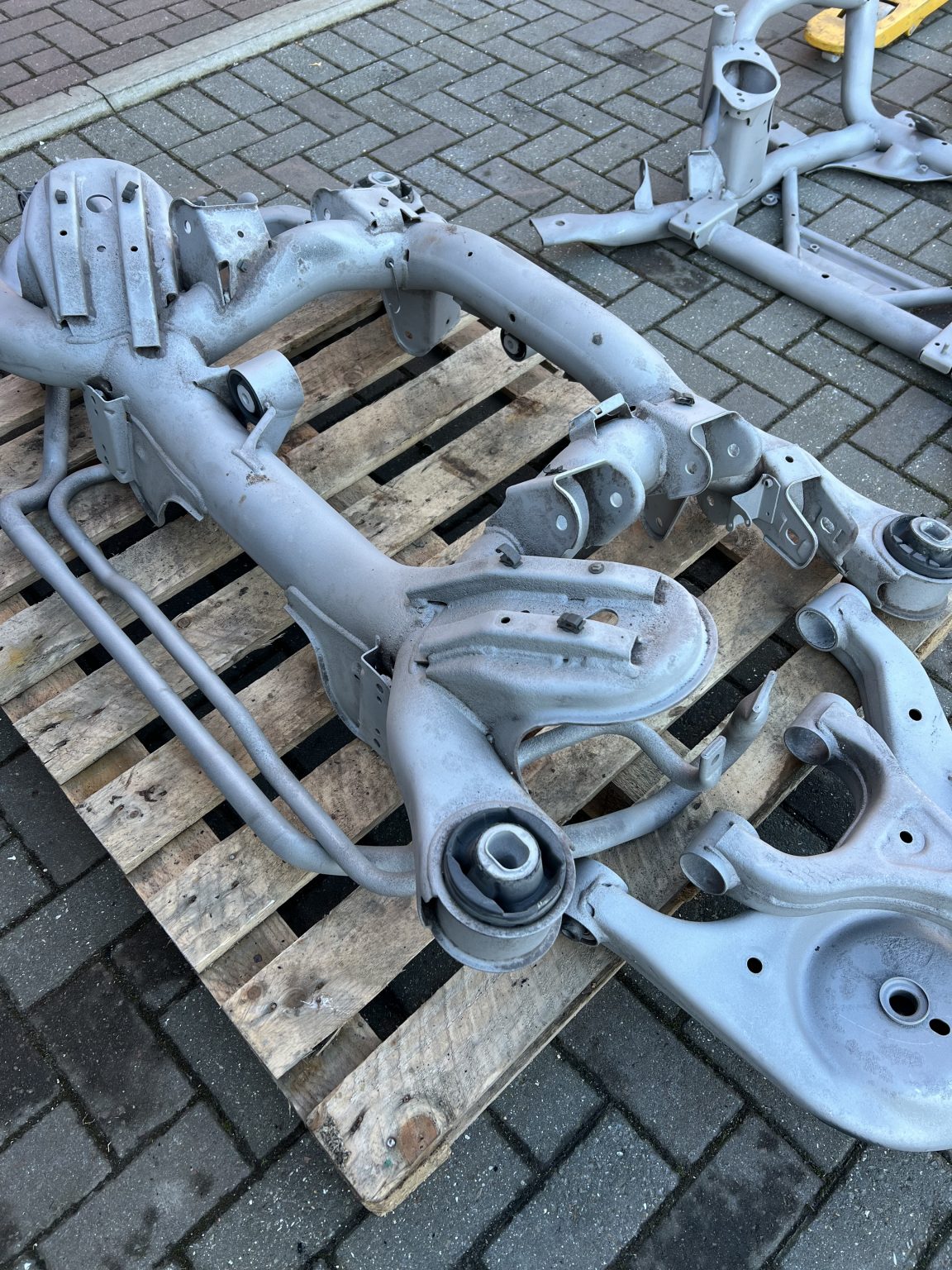 Remanufactured Rear Subframe L322 KHE500050 - Steve's Steel